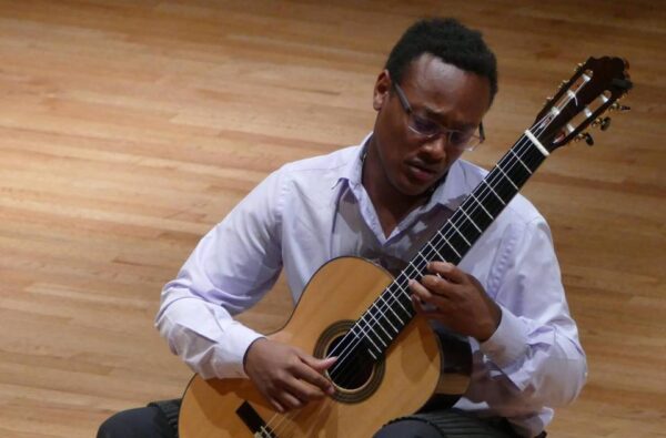 Raphaël Feuillâtre – solo guitar – KoncertKirken